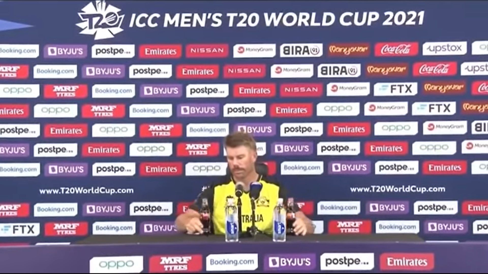 David Warner mimics Cristiano Ronaldo’s Coca Cola stunt - Sportstak